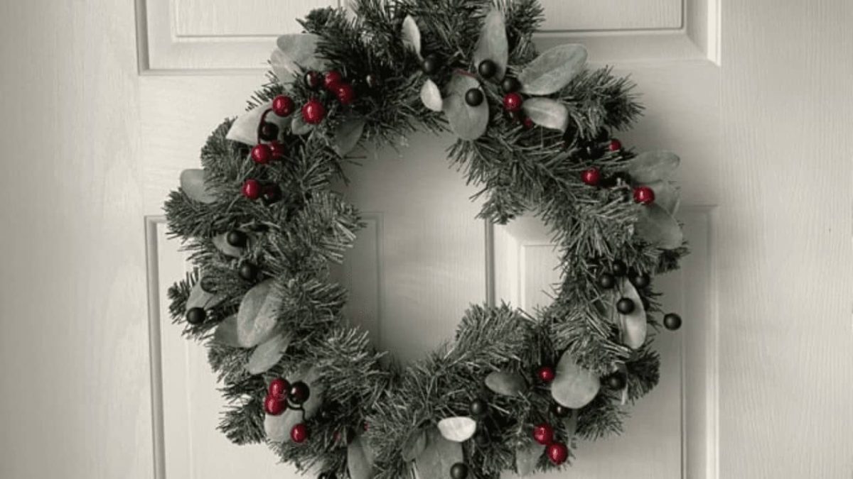 Flocked Christmas Tree With Spray Paint - Rock Solid Rustic