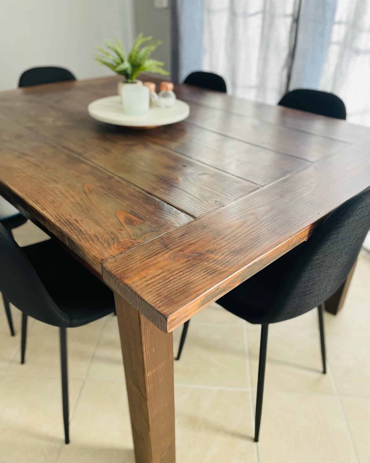 10 Dining Table Centerpiece Ideas