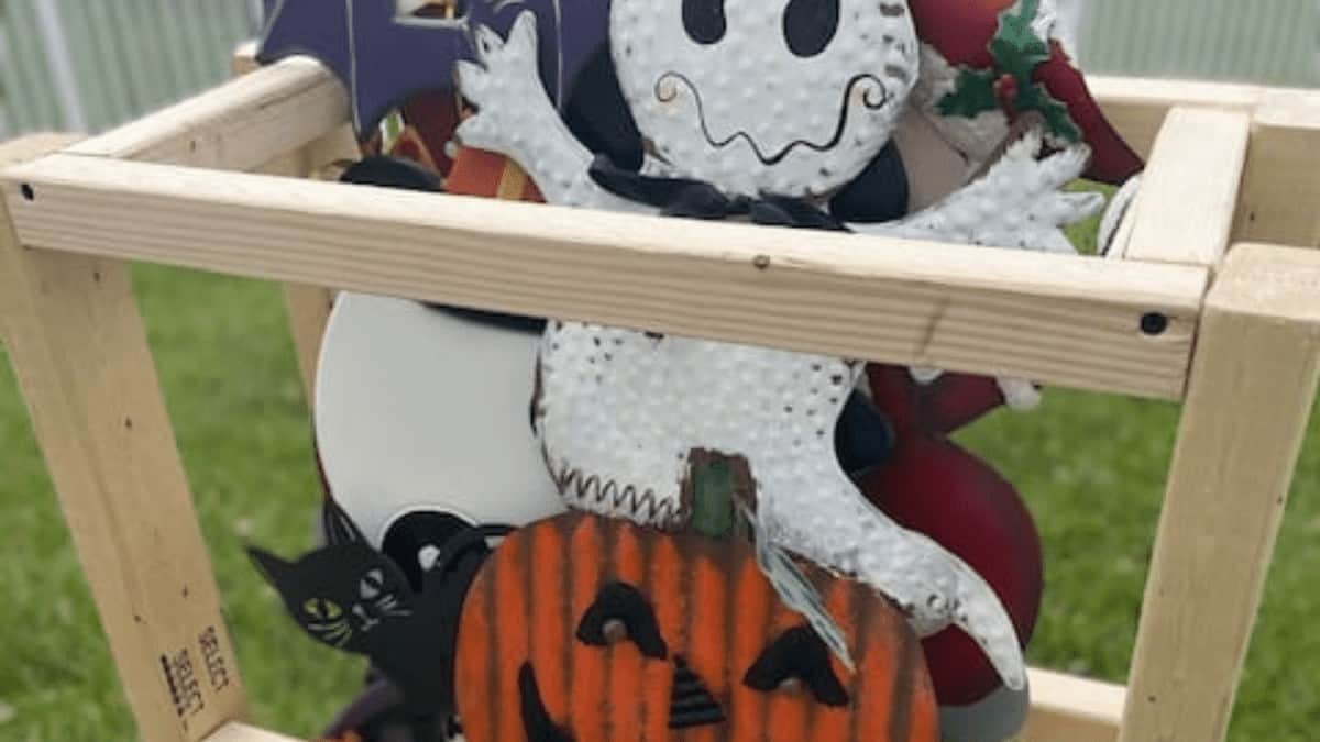 6 Easy Steps To A Wood Garden Stake Organizer - Rock Solid Rustic